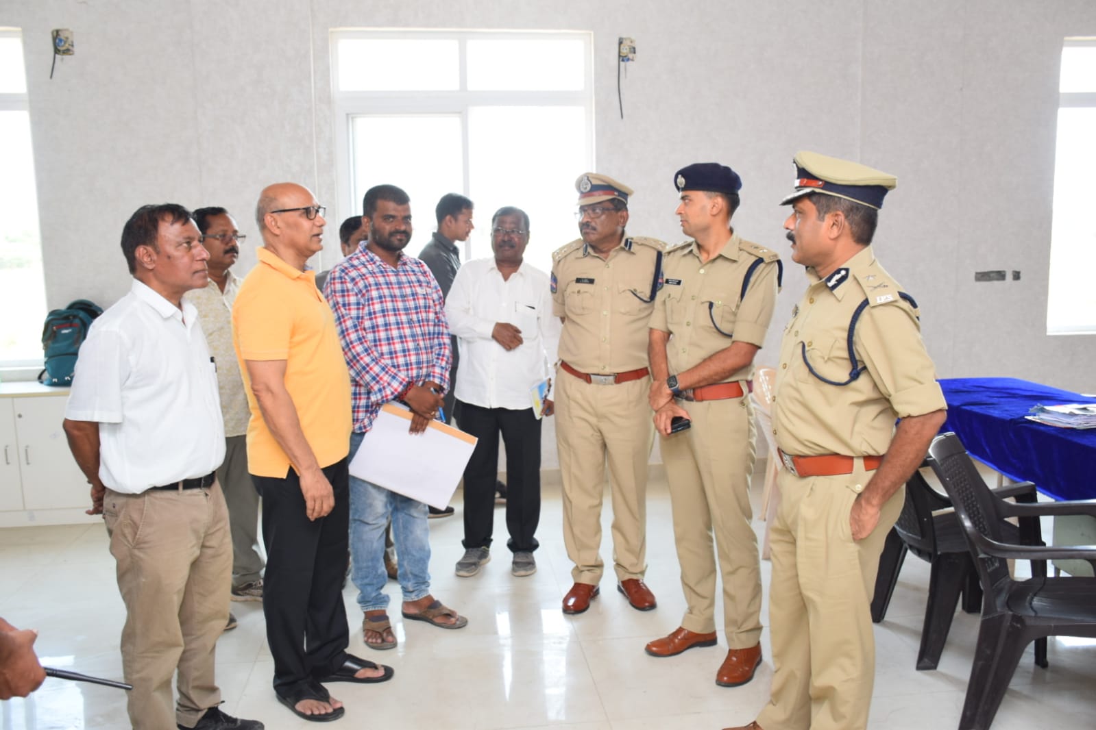 Officers and staff should use new technology in maintaining law and ...