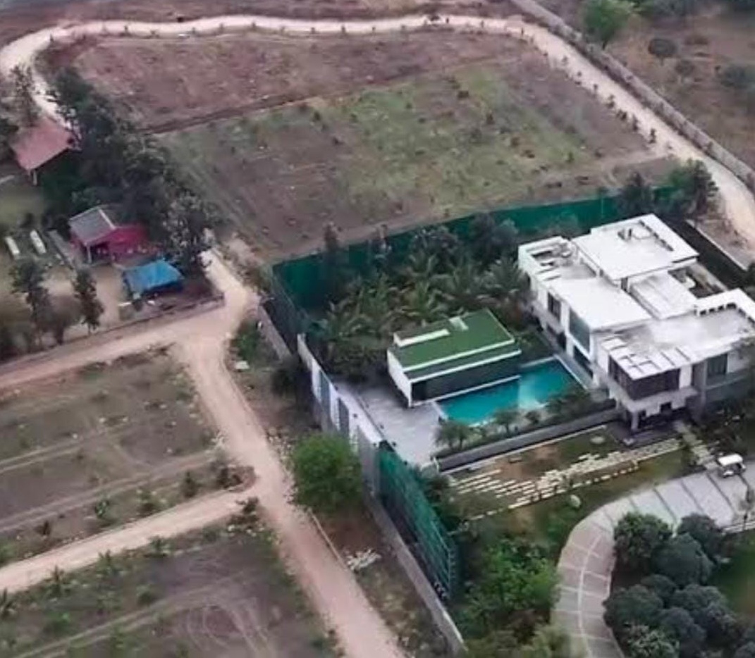 Hydra demolishes KTR Farm House? - RAJANNA SIRCILLA DISTRICT