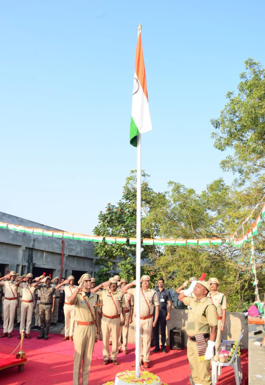 District SP unfurled the National flag - RAJANNA SIRCILLA DISTRICT
