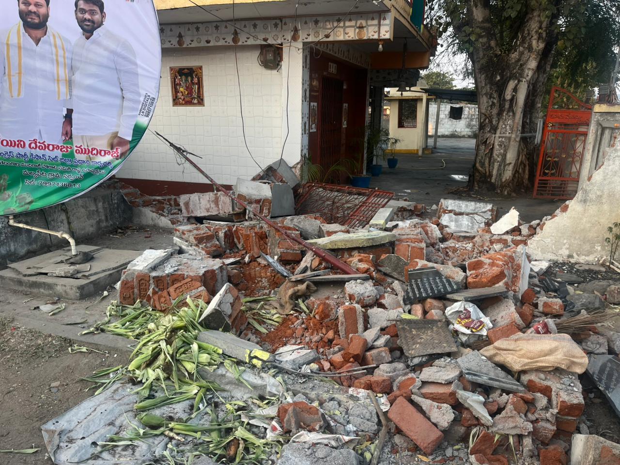 Major accident narrowly averted in Sircilla - RAJANNA SIRCILLA DISTRICT